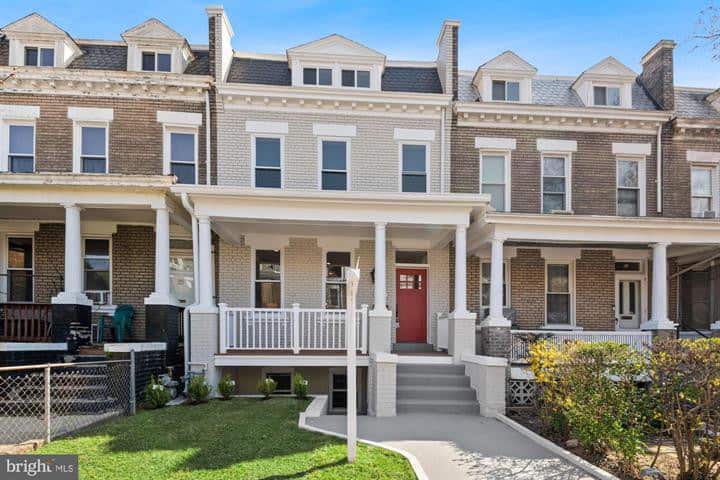 Modern 1 Bedroom With Free Parking Spot Off-street - Washington, D.C.