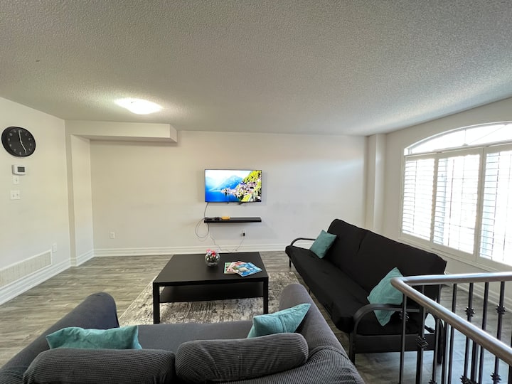 Beautiful  3 Br Holiday Home Near Toronto Airport - Brampton
