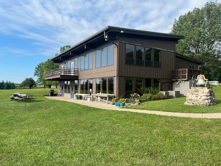 Camp Lodge Big Enough For Family Fun - Pine Lake State Park, Eldora