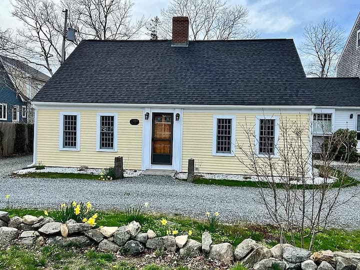 Gorgeous Historic Home Sleeps 8 Walk To Everything - Dennis, MA