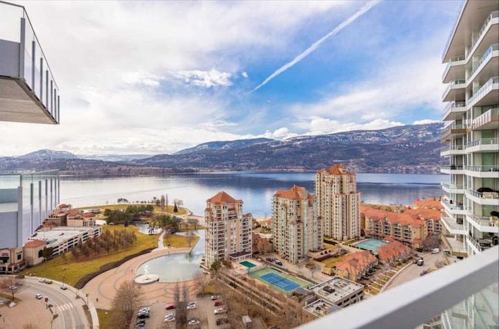 Luxury Large 3 Br With Views, Pools-one Water St - Kelowna