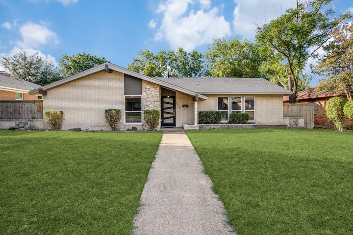 Dallas Executive Airport /Full House
Short Term - DeSoto, TX