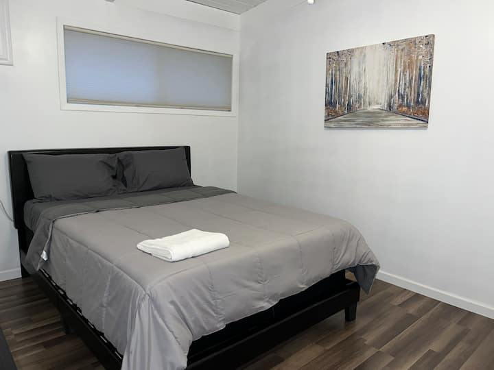 2bd/1ba Cozy Home Near Lancaster  Blvd.parking - Lancaster, CA