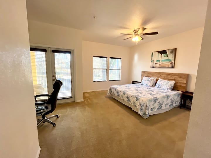 Relaxing Getaway: Charming Spacious 2-story Condo - Gainesville, FL