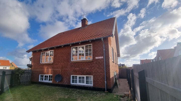 Stor Charmerende Murermestervilla,  Tæt På Strand. - Harboøre