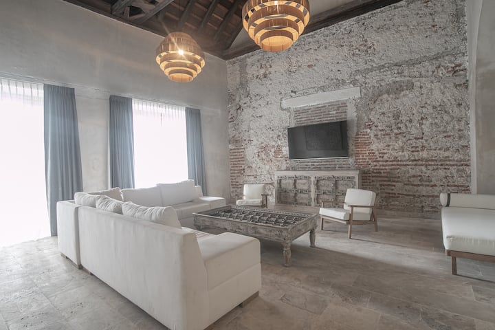 Luxury 8 Bedroom Mansion In Old City Best Location - Cartagena
