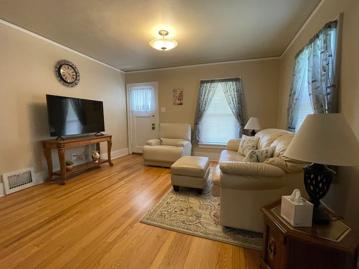 Relax And Unwind At Sage House - Pueblo, CO