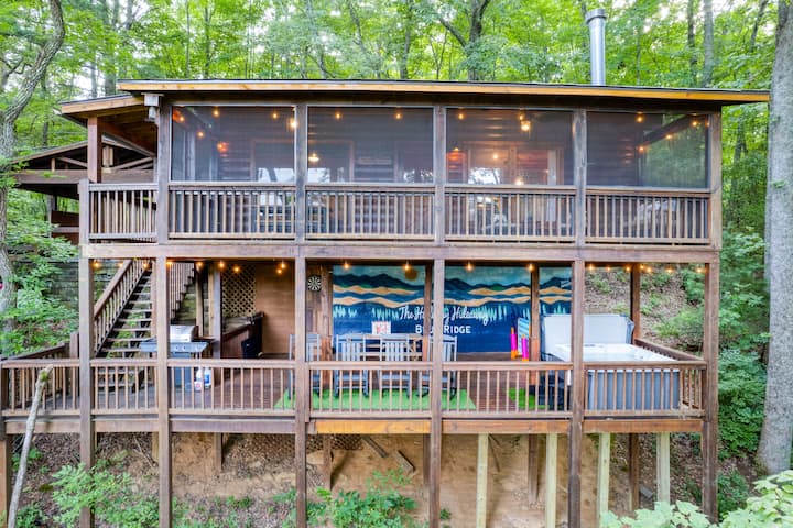 Fall - Mountain Cabin - Relax - Hot Tub - Hiking - Blue Ridge, GA