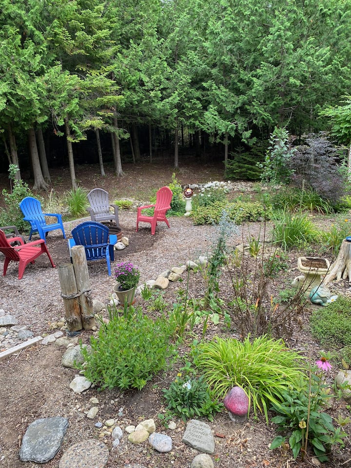 Peaceful Home Within Minutes Of Lake Michigan - Charlevoix, MI