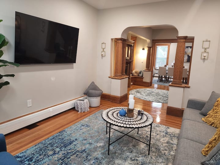 Cozy 3-bedroom Home W/ Queen Beds And More - Dorchester, MA