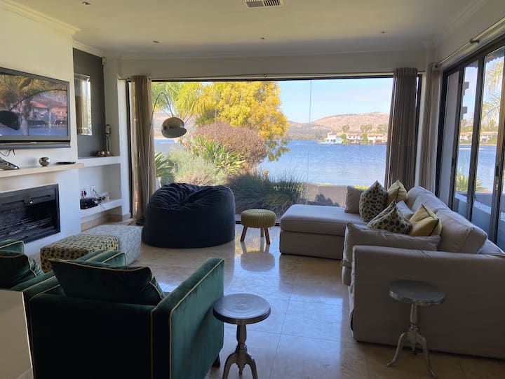 16 Pebble Lane. Pecanwood. Harties Home. 5 Bedroom - Hartbeespoort