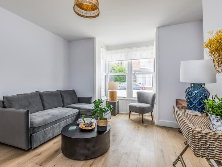 Beautiful House Close To Beach | Pass The Keys - Bognor Regis