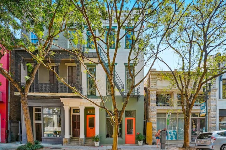 Historic Art District Apt. | Walkable To Museums - New Orleans, LA
