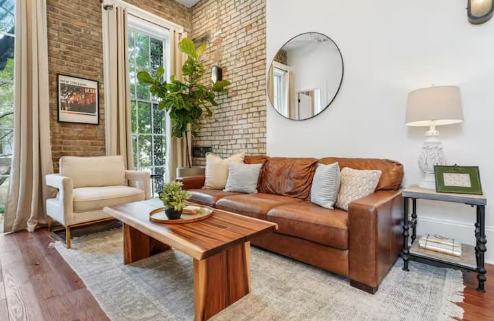 Updated Warehouse District Apt | Walk To Streetcar - New Orleans, LA