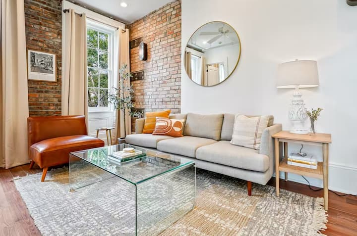 Modern Warehouse District Apt | 6 Min To Bourbon - New Orleans, LA