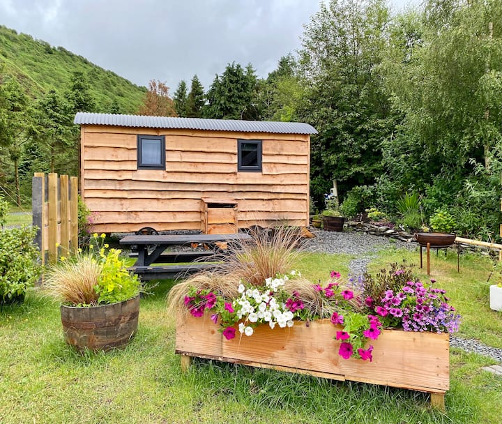 Cosy Wagon With Mountain Views - Penrhyndeudraeth