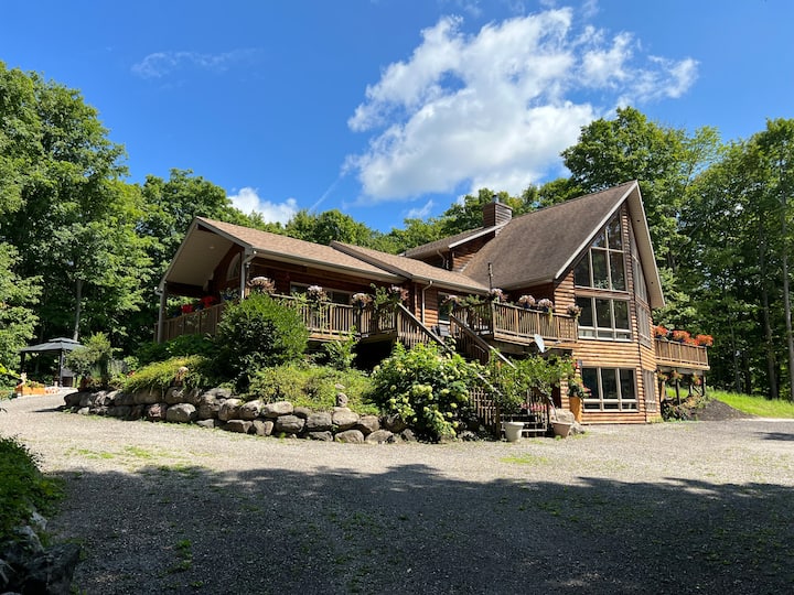 Oro Estate - A Secluded Private Villa On 100 Acres - Horseshoe Valley, ON