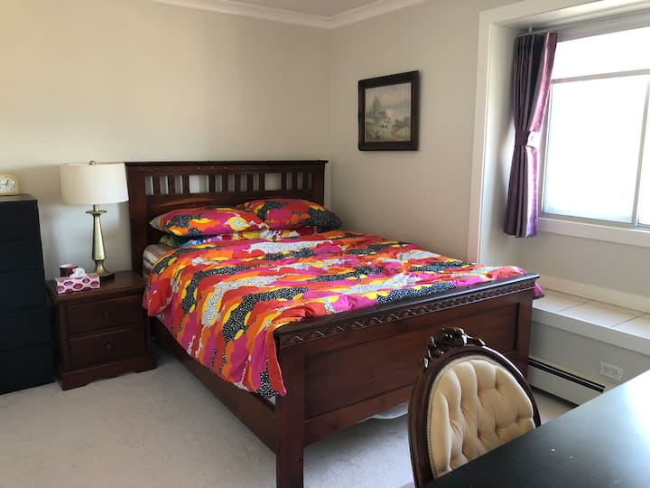 Comfortable 3 Bedrooms With 2 Bathrooms On 2 Floor - Surrey