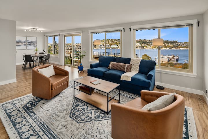 The Lakeview Flat - A Modern Getaway - Seattle, WA