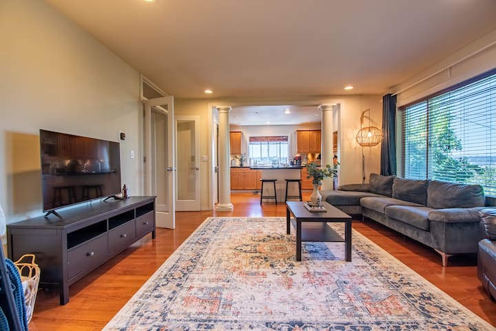 Spacious Family Retreat Near Seattle Stadiums - Seattle