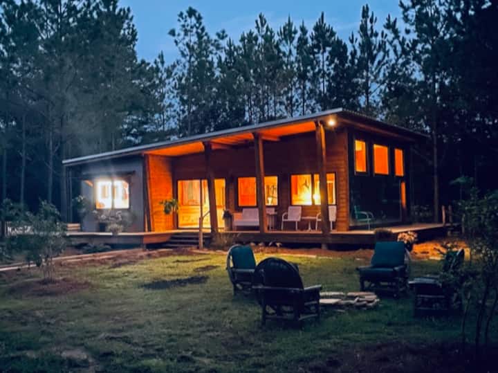 New Contemporary Cabin Just Minutes From Square - Mississippi