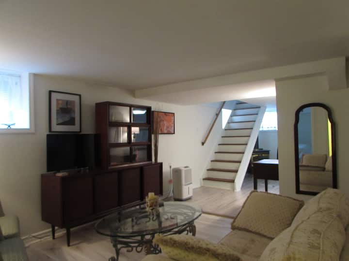 Wortley Village -Two Bedroom Lower Guest Suite - Londres