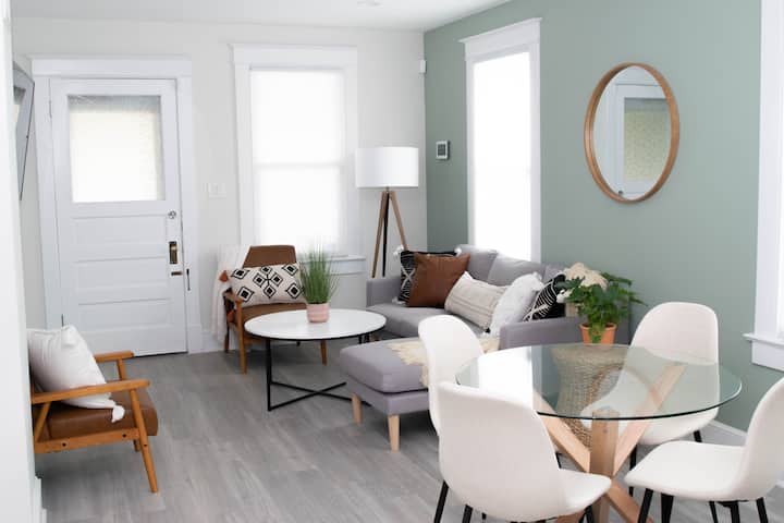 Stylish, Modern 2-bd Unit, King Beds ~Pet Friendly - Hyattsville, MD