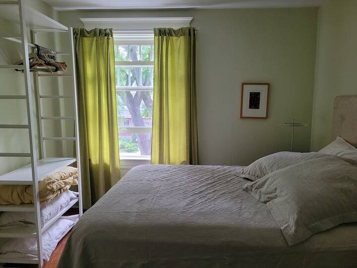 Private Suite In Central Wolseley Neighbourhood - Winnipeg