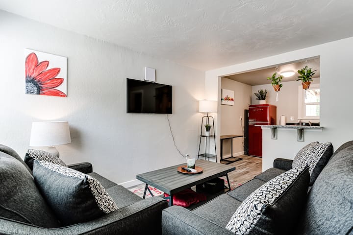 Uofo 2 Bedroom Duplex, 3 1/2 Blocks From Campus - Springfield, OR