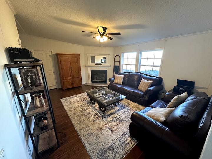 Spacious 3-bedroom Home! - Columbia, TN