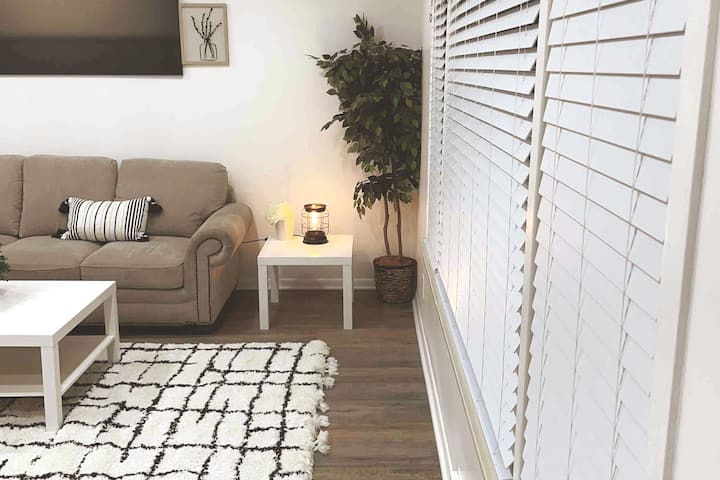 Comfy-modern Troy Home By M-59,malls,h.,restaurant - Troy, MI