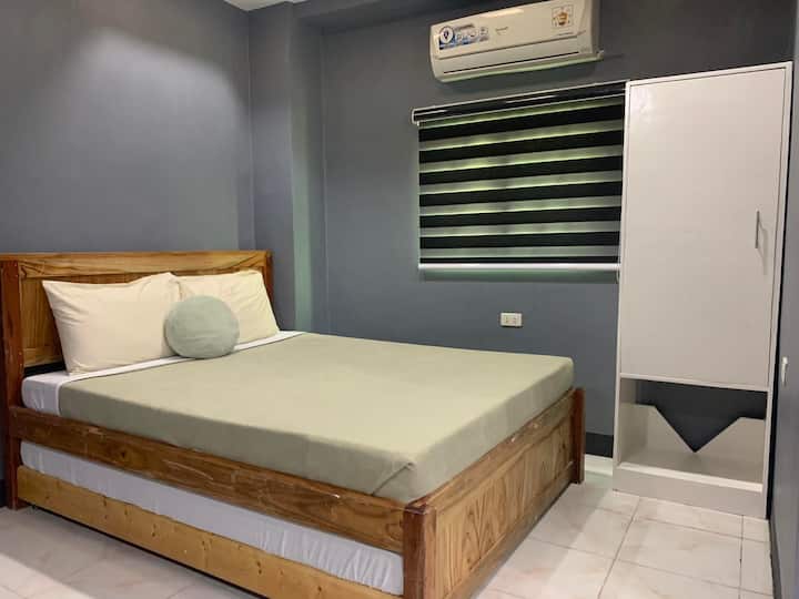 Lovely Family Room With Parking Services - Binalonan