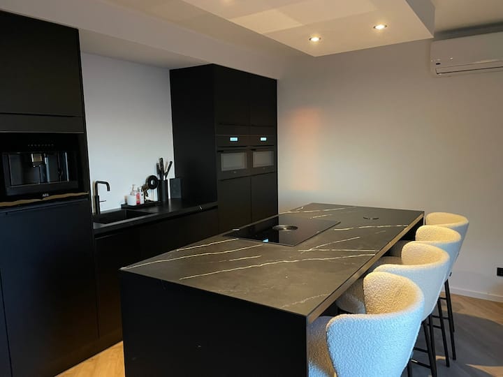 Mooi Gerenoveerd Appartement Aan Het Strand. - Zandvoort
