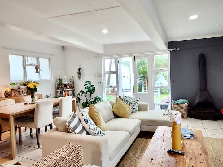 Cozy 2-bedroom Flat With Indoor Fireplace - Hermanus