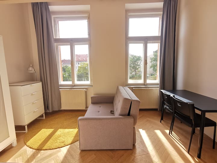 New Petite Studio In Bohemian Suburb - Prague