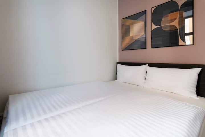 Dwellfort | Cozy Apartment In A Lovely District - Prag