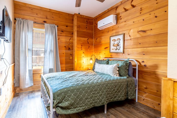 Sleeps 5, Cozy Cabin N Smokies・arcade・resort Perks - Pigeon Forge, TN