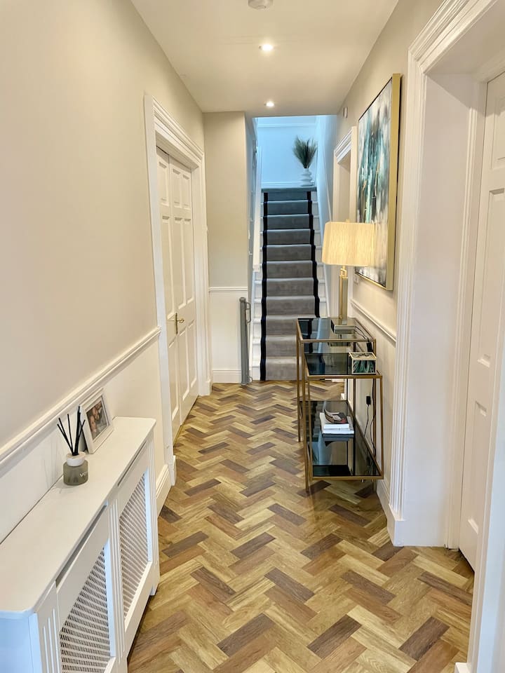 Stylish Clontarf Family Home 5min Walk To Seafront - Portmarnock