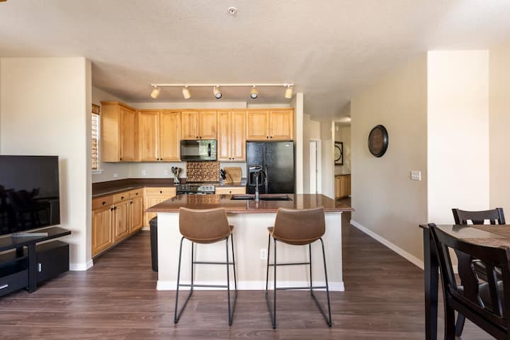 Spacious Private Condo With Garage! - Parker, CO