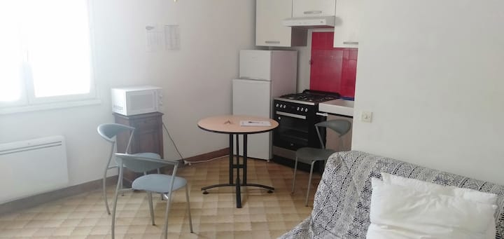 Grand Studio Meublé Tout Inclus En Centre-ville - Saint-Marcellin