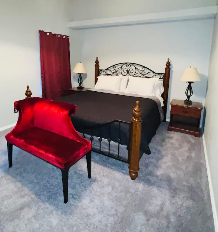 Spacious, Great Layout, Tri-level Home Sleeps 7! - El Paso, TX