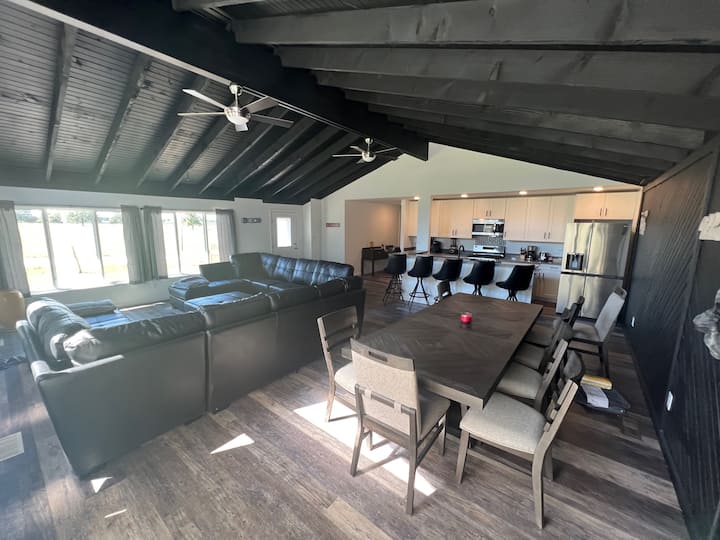 The Bam Bam Suite Above Bedrock Tavern - Sandusky, OH