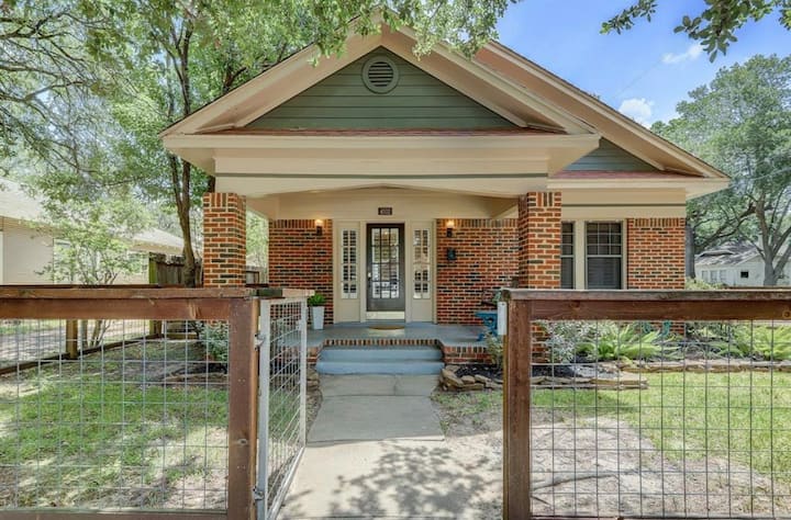 3 Bed Historic Heights Bungalow W/outdoor Living - Houston, TX