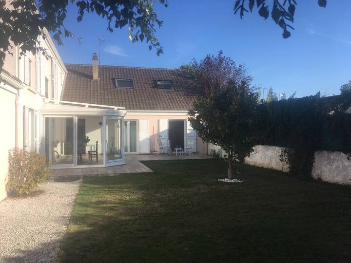 Chambre Double + Sdb/wc Privés + Garage Fermé - Rambouillet