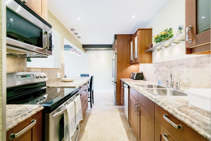 Lovely 1-bdr +Den Condo Apartment - Edmonton