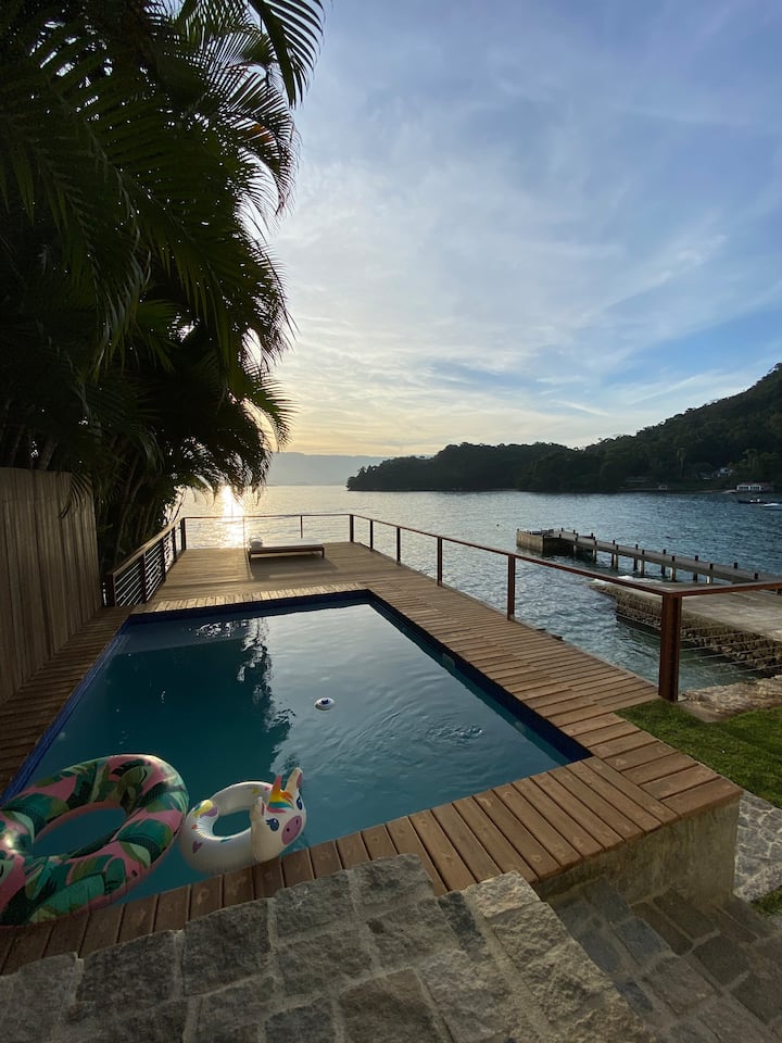 Casa A Beira Mar Com Praia Em Condomínio Fechado - Ilha Grande