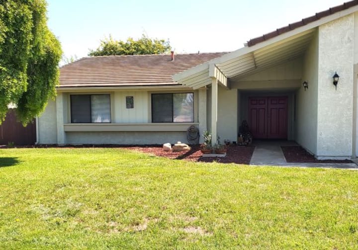 Cheerful 4 Bedroom Home With An Indoor Fireplace - Lompoc, CA