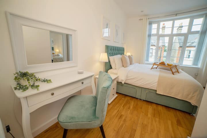 Vibrant City Centre - King Bed, Entire Apartment - Cambridge