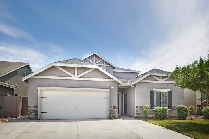 2 Units|4 Bed: 3 Bath|workout Equip.|bbq|fire Pit - Fresno, CA