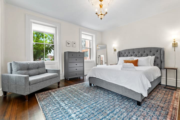 Charter Street: Historic Charm, Modern Comfort - Beverly, MA